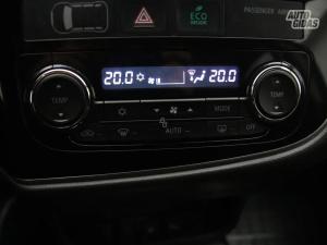 Black Mitsubishi Outlander 2016 in Vilnius, with an engine capacity of 2.00 L and mileage of 186 thousand km for 14799 €, photo 21 on AUTOMOTO.COM.LV
