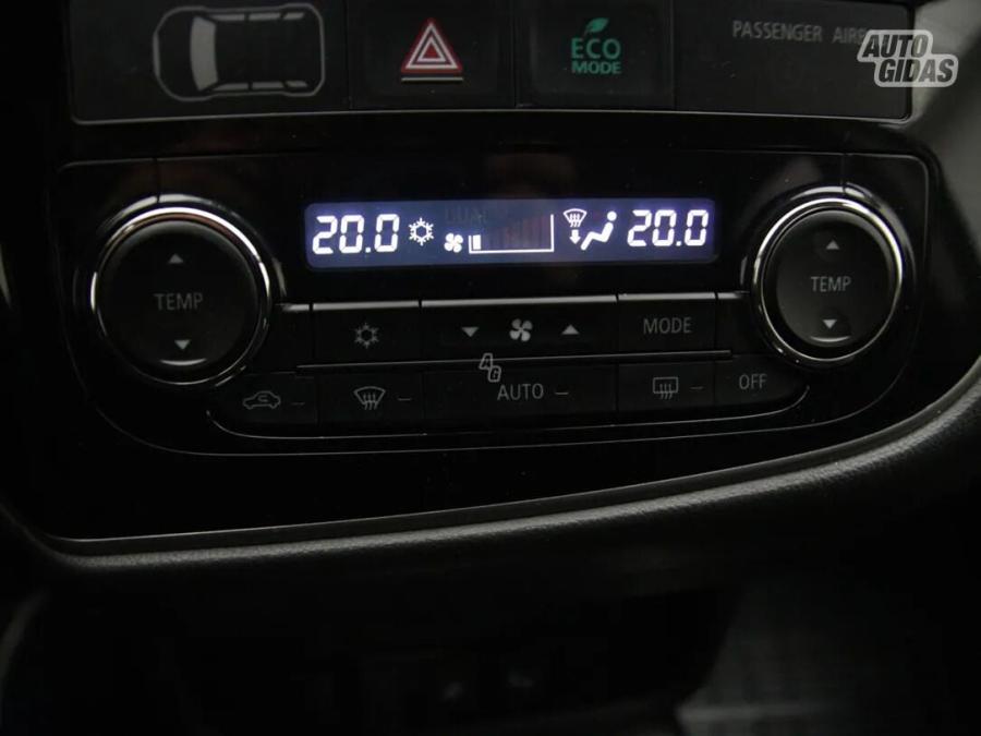 Black Mitsubishi Outlander 2016 in Vilnius, with an engine capacity of 2.00 L and mileage of 186 thousand km for 14799 €, photo 21 on AUTOMOTO.COM.LV