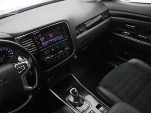 Black Mitsubishi Outlander 2016 in Vilnius, with an engine capacity of 2.00 L and mileage of 186 thousand km for 14799 €, photo 22 on AUTOMOTO.COM.LV