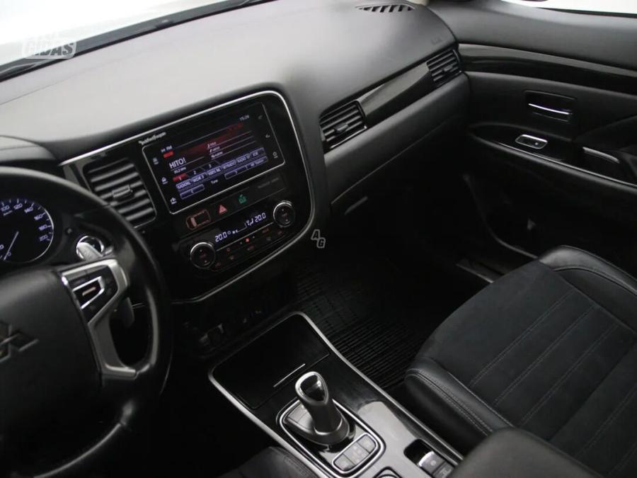 Black Mitsubishi Outlander 2016 in Vilnius, with an engine capacity of 2.00 L and mileage of 186 thousand km for 14799 €, photo 22 on AUTOMOTO.COM.LV