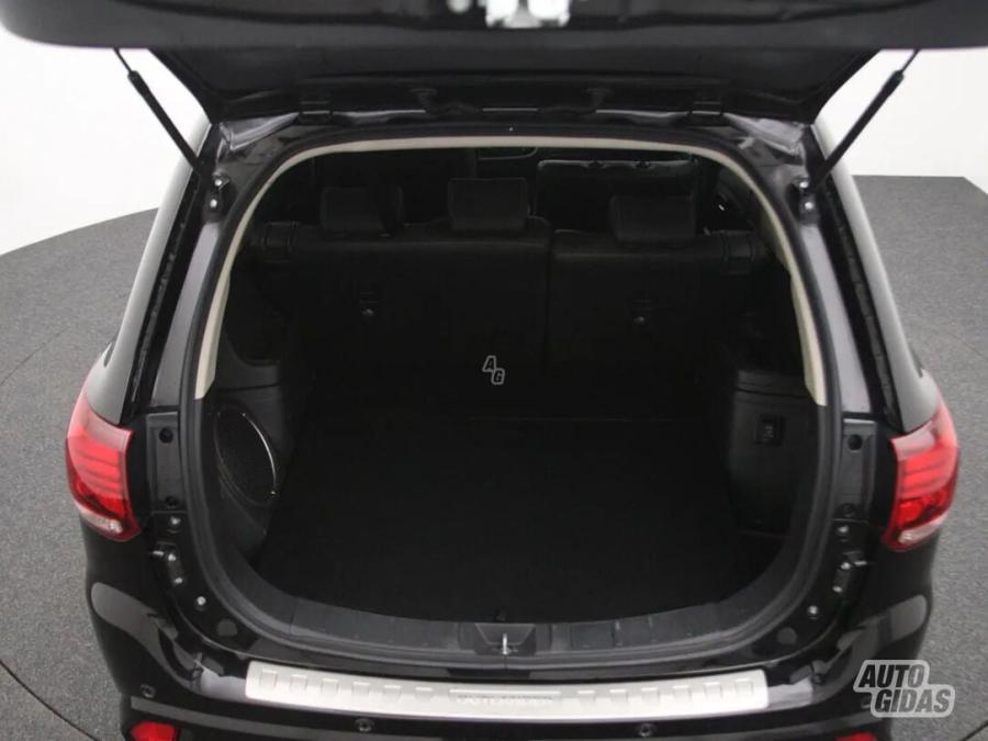 Black Mitsubishi Outlander 2016 in Vilnius, with an engine capacity of 2.00 L and mileage of 186 thousand km for 14799 €, photo 35 on AUTOMOTO.COM.LV