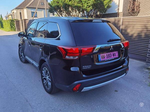 Black Mitsubishi Outlander 2016 in Kaunas, with an engine capacity of 0.00 L and mileage of 155 thousand km for 6900 €, photo 3 on AUTOMOTO.COM.LV