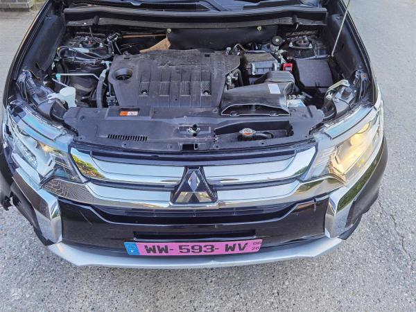 Black Mitsubishi Outlander 2016 in Kaunas, with an engine capacity of 0.00 L and mileage of 155 thousand km for 6900 €, photo 6 on AUTOMOTO.COM.LV