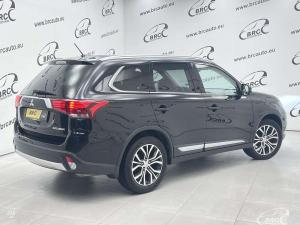 Black Mitsubishi Outlander 2016 in Vilnius, with an engine capacity of 2.00 L and mileage of 84 thousand km for 12500 €, photo 4 on AUTOMOTO.COM.LV