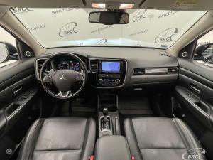 Black Mitsubishi Outlander 2016 in Vilnius, with an engine capacity of 2.00 L and mileage of 84 thousand km for 12500 €, photo 5 on AUTOMOTO.COM.LV