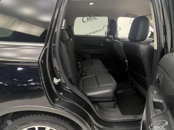 Black Mitsubishi Outlander 2016 in Vilnius, with an engine capacity of 2.00 L and mileage of 84 thousand km for 12500 €, photo 10 on AUTOMOTO.COM.LV