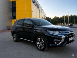 Melns Mitsubishi Outlander 2016 Kėdainiai, ar dzinēja tilpumu 2.00 L un nobraukumu 162 tūkst. km par 12900 €, foto 3 vietnē AUTOMOTO.COM.LV
