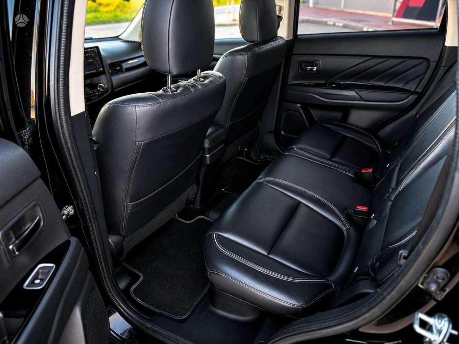 Melns Mitsubishi Outlander 2016 Kėdainiai, ar dzinēja tilpumu 2.00 L un nobraukumu 162 tūkst. km par 12900 €, foto 9 vietnē AUTOMOTO.COM.LV