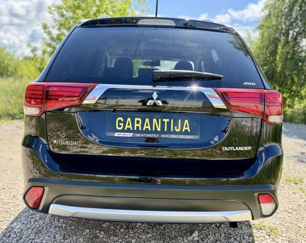 Black Mitsubishi Outlander 2016 in Siauliai, with an engine capacity of 2.30 L and mileage of 192 thousand km for 13200 €, photo 6 on AUTOMOTO.COM.LV