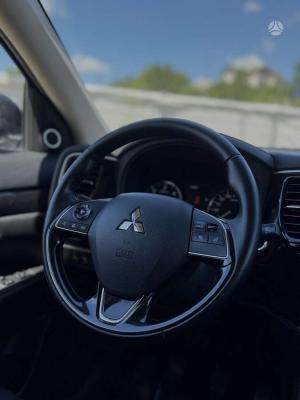 Melns Mitsubishi Outlander 2016 Šauļi, ar dzinēja tilpumu 2.30 L un nobraukumu 192 tūkst. km par 13200 €, foto 24 vietnē AUTOMOTO.COM.LV