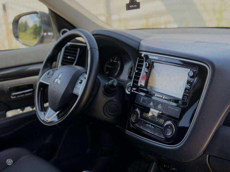 Melns Mitsubishi Outlander 2016 Šauļi, ar dzinēja tilpumu 2.30 L un nobraukumu 192 tūkst. km par 13200 €, foto 25 vietnē AUTOMOTO.COM.LV