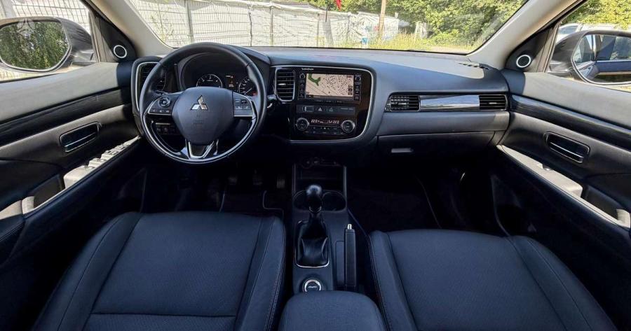 Melns Mitsubishi Outlander 2016 Šauļi, ar dzinēja tilpumu 2.30 L un nobraukumu 192 tūkst. km par 13200 €, foto 26 vietnē AUTOMOTO.COM.LV