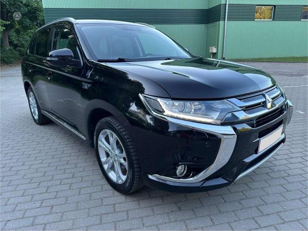 Melns Mitsubishi Outlander 2016 Panevēža, ar dzinēja tilpumu 2.00 L un nobraukumu 224 tūkst. km par 9850 €, foto 4 vietnē AUTOMOTO.COM.LV