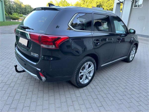 Melns Mitsubishi Outlander 2016 Panevēža, ar dzinēja tilpumu 2.00 L un nobraukumu 224 tūkst. km par 9850 €, foto 6 vietnē AUTOMOTO.COM.LV