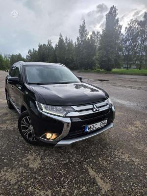 Melns Mitsubishi Outlander 2016 Visaginas, ar dzinēja tilpumu 2.27 L un nobraukumu 121 tūkst. km par 13600 €, foto  vietnē AUTOMOTO.COM.LV