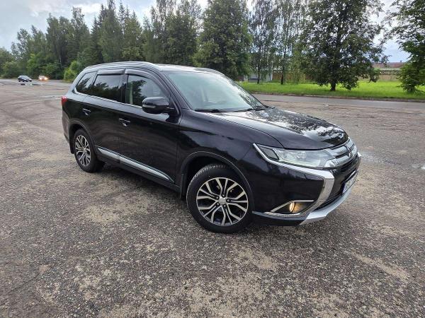 Black Mitsubishi Outlander 2016 in Visaginas, with an engine capacity of 2.27 L and mileage of 121 thousand km for 13600 €, photo 2 on AUTOMOTO.COM.LV