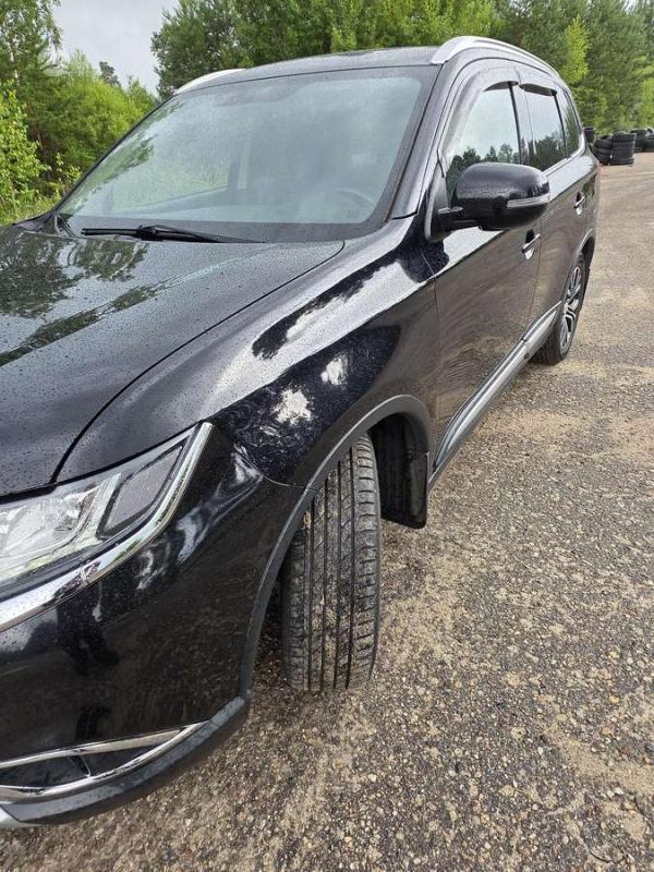 Black Mitsubishi Outlander 2016 in Visaginas, with an engine capacity of 2.27 L and mileage of 121 thousand km for 13600 €, photo 7 on AUTOMOTO.COM.LV