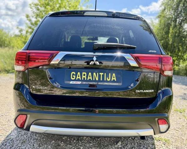 Black Mitsubishi Outlander 2016 in Siauliai, with an engine capacity of 2.27 L and mileage of 192 thousand km for 13200 €, photo 6 on AUTOMOTO.COM.LV