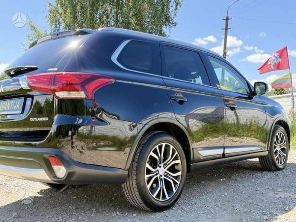 Black Mitsubishi Outlander 2016 in Siauliai, with an engine capacity of 2.27 L and mileage of 192 thousand km for 13200 €, photo 8 on AUTOMOTO.COM.LV