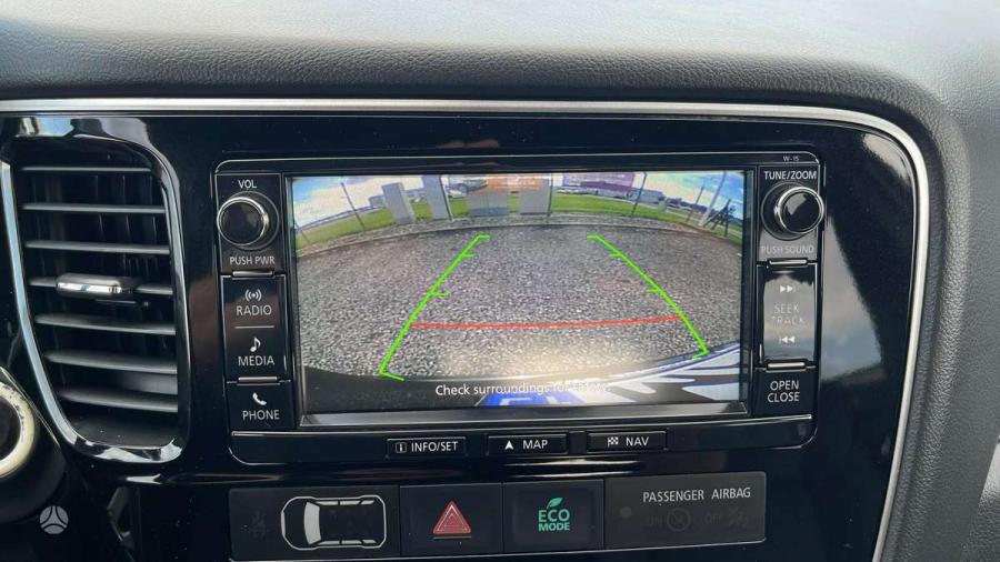 Melns Mitsubishi Outlander 2016 Marijampole, ar dzinēja tilpumu 2.27 L un nobraukumu 290 tūkst. km par 9890 €, foto 4 vietnē AUTOMOTO.COM.LV