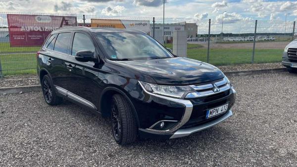 Melns Mitsubishi Outlander 2016 Marijampole, ar dzinēja tilpumu 2.27 L un nobraukumu 290 tūkst. km par 9890 €, foto 5 vietnē AUTOMOTO.COM.LV