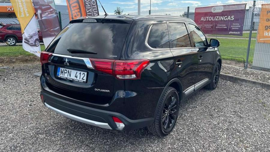 Melns Mitsubishi Outlander 2016 Marijampole, ar dzinēja tilpumu 2.27 L un nobraukumu 290 tūkst. km par 9890 €, foto 8 vietnē AUTOMOTO.COM.LV