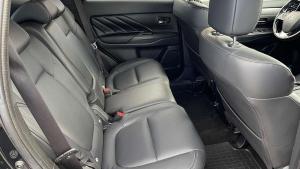 Melns Mitsubishi Outlander 2016 Marijampole, ar dzinēja tilpumu 2.27 L un nobraukumu 290 tūkst. km par 9890 €, foto 30 vietnē AUTOMOTO.COM.LV