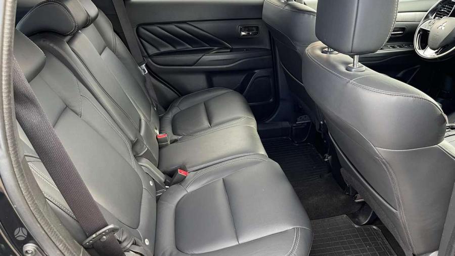 Melns Mitsubishi Outlander 2016 Marijampole, ar dzinēja tilpumu 2.27 L un nobraukumu 290 tūkst. km par 9890 €, foto 30 vietnē AUTOMOTO.COM.LV