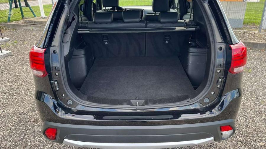 Melns Mitsubishi Outlander 2016 Marijampole, ar dzinēja tilpumu 2.27 L un nobraukumu 290 tūkst. km par 9890 €, foto 31 vietnē AUTOMOTO.COM.LV