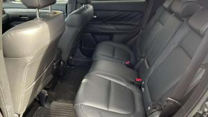 Melns Mitsubishi Outlander 2016 Marijampole, ar dzinēja tilpumu 2.27 L un nobraukumu 290 tūkst. km par 9890 €, foto 36 vietnē AUTOMOTO.COM.LV