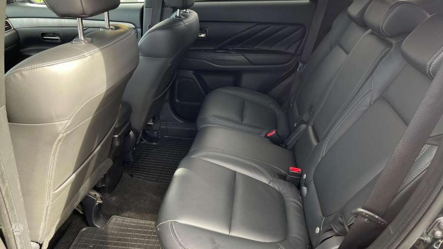 Melns Mitsubishi Outlander 2016 Marijampole, ar dzinēja tilpumu 2.27 L un nobraukumu 290 tūkst. km par 9890 €, foto 36 vietnē AUTOMOTO.COM.LV