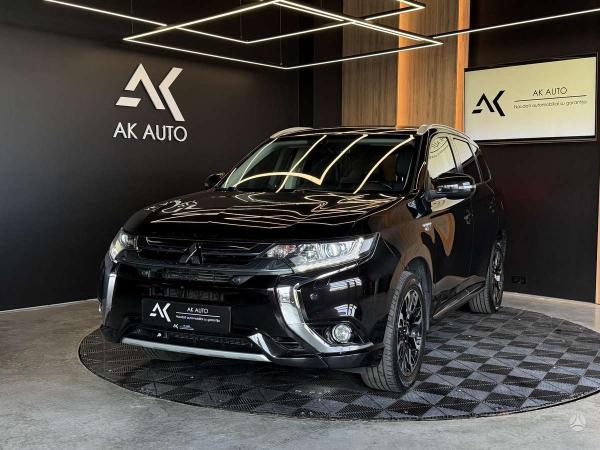 Black Mitsubishi Outlander 2016 in Kaunas, with an engine capacity of 2.00 L and mileage of 101 thousand km for 15990 €, photo 5 on AUTOMOTO.COM.LV