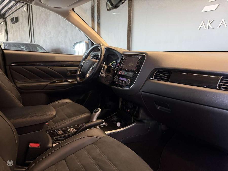 Melns Mitsubishi Outlander 2016 Kauņa, ar dzinēja tilpumu 2.00 L un nobraukumu 101 tūkst. km par 15990 €, foto 17 vietnē AUTOMOTO.COM.LV