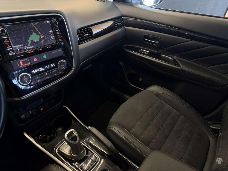 Melns Mitsubishi Outlander 2016 Kauņa, ar dzinēja tilpumu 2.00 L un nobraukumu 101 tūkst. km par 15990 €, foto 19 vietnē AUTOMOTO.COM.LV