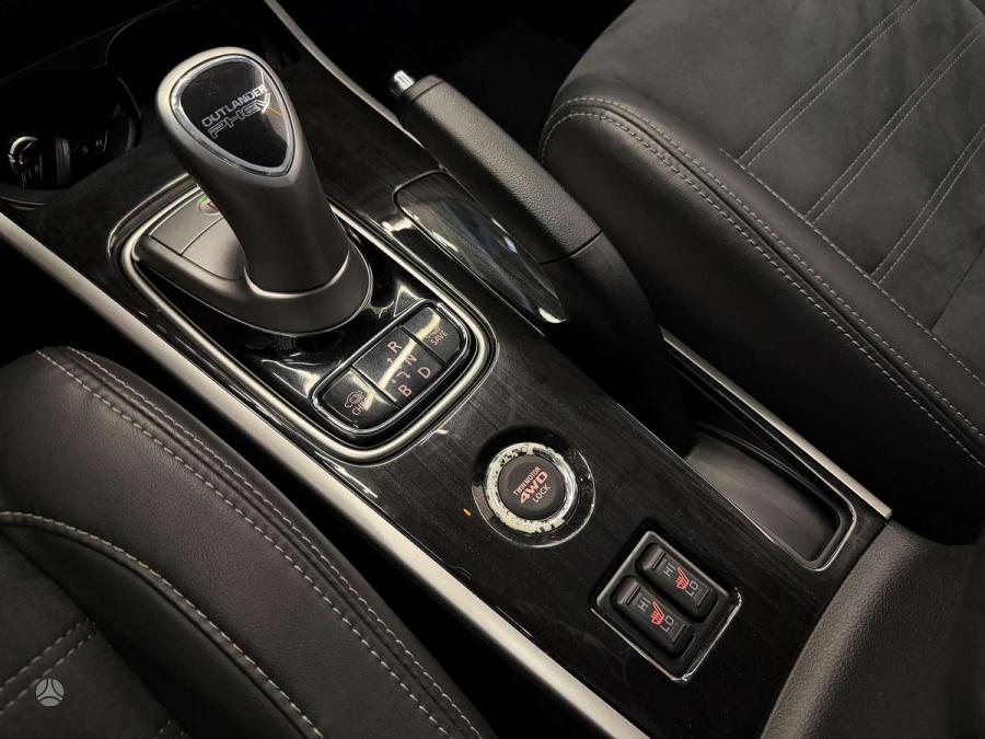 Melns Mitsubishi Outlander 2016 Kauņa, ar dzinēja tilpumu 2.00 L un nobraukumu 101 tūkst. km par 15990 €, foto 20 vietnē AUTOMOTO.COM.LV