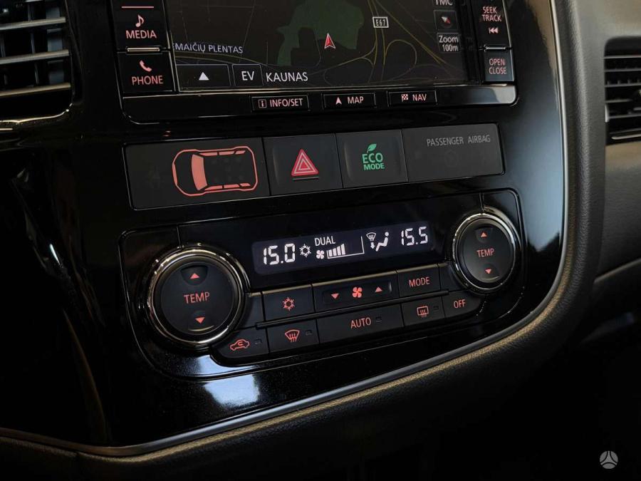 Melns Mitsubishi Outlander 2016 Kauņa, ar dzinēja tilpumu 2.00 L un nobraukumu 101 tūkst. km par 15990 €, foto 22 vietnē AUTOMOTO.COM.LV