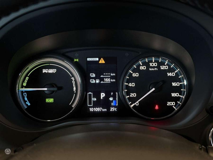 Melns Mitsubishi Outlander 2016 Kauņa, ar dzinēja tilpumu 2.00 L un nobraukumu 101 tūkst. km par 15990 €, foto 27 vietnē AUTOMOTO.COM.LV