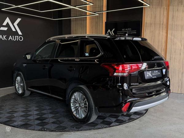 Melns Mitsubishi Outlander 2016 Kauņa, ar dzinēja tilpumu 2.00 L un nobraukumu 186 tūkst. km par 13990 €, foto 8 vietnē AUTOMOTO.COM.LV