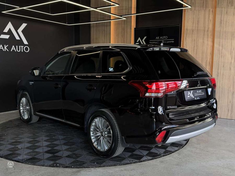 Melns Mitsubishi Outlander 2016 Kauņa, ar dzinēja tilpumu 2.00 L un nobraukumu 186 tūkst. km par 13990 €, foto 9 vietnē AUTOMOTO.COM.LV