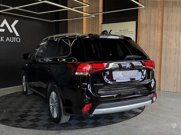 Melns Mitsubishi Outlander 2016 Kauņa, ar dzinēja tilpumu 2.00 L un nobraukumu 186 tūkst. km par 13990 €, foto 9 vietnē AUTOMOTO.COM.LV