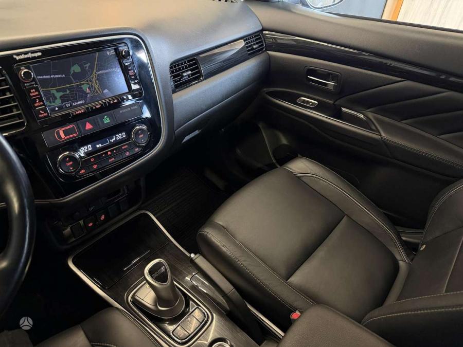 Melns Mitsubishi Outlander 2016 Kauņa, ar dzinēja tilpumu 2.00 L un nobraukumu 186 tūkst. km par 13990 €, foto 20 vietnē AUTOMOTO.COM.LV