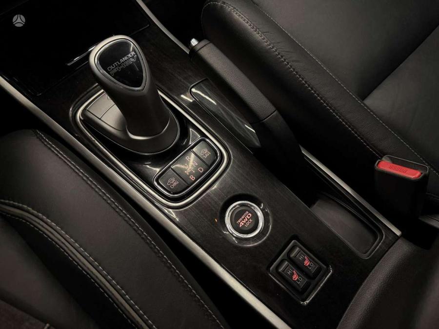Melns Mitsubishi Outlander 2016 Kauņa, ar dzinēja tilpumu 2.00 L un nobraukumu 186 tūkst. km par 13990 €, foto 21 vietnē AUTOMOTO.COM.LV