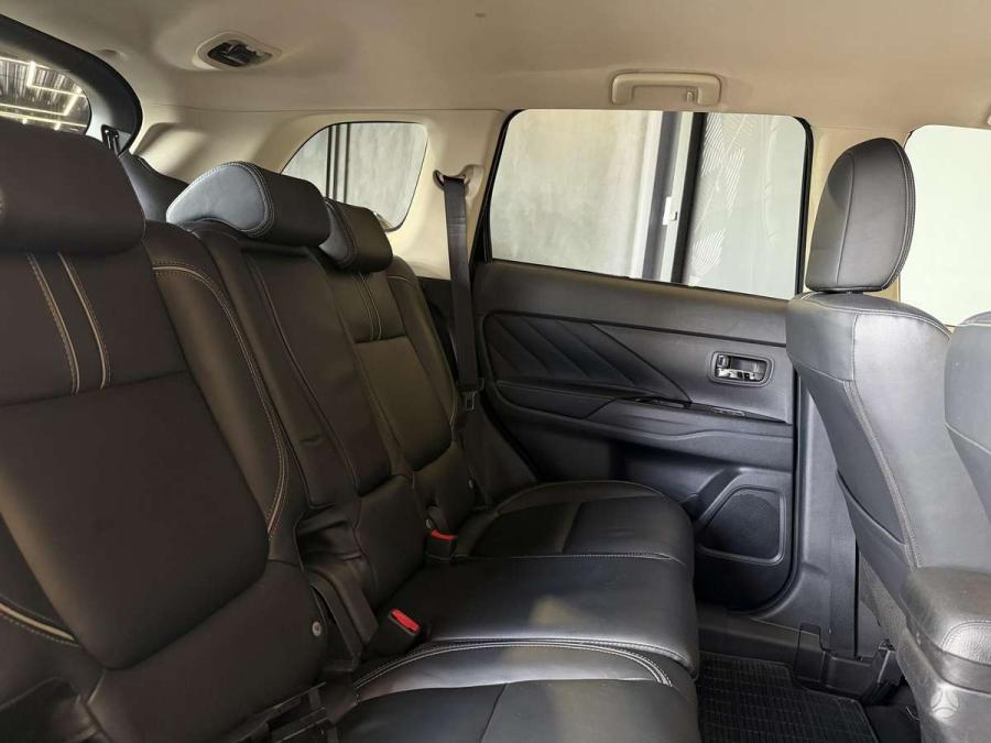 Melns Mitsubishi Outlander 2016 Kauņa, ar dzinēja tilpumu 2.00 L un nobraukumu 186 tūkst. km par 13990 €, foto 25 vietnē AUTOMOTO.COM.LV
