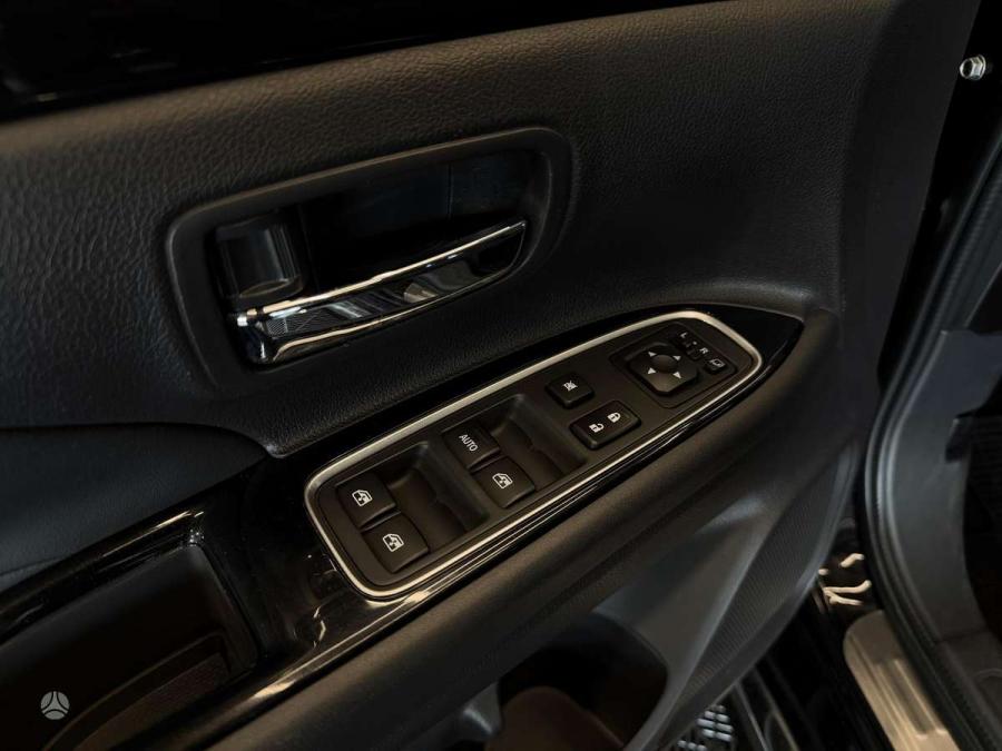 Melns Mitsubishi Outlander 2016 Kauņa, ar dzinēja tilpumu 2.00 L un nobraukumu 186 tūkst. km par 13990 €, foto 28 vietnē AUTOMOTO.COM.LV