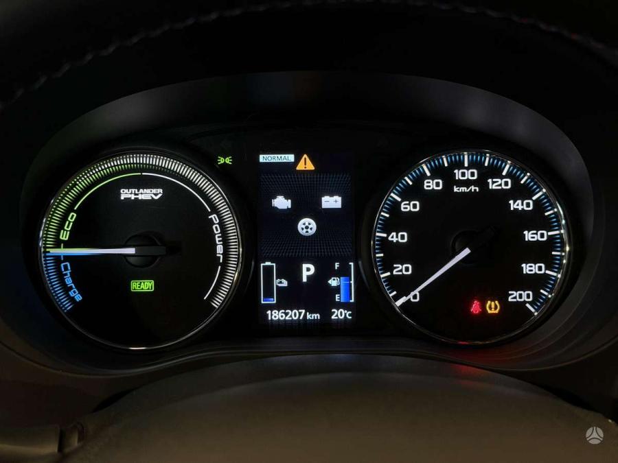 Melns Mitsubishi Outlander 2016 Kauņa, ar dzinēja tilpumu 2.00 L un nobraukumu 186 tūkst. km par 13990 €, foto 32 vietnē AUTOMOTO.COM.LV