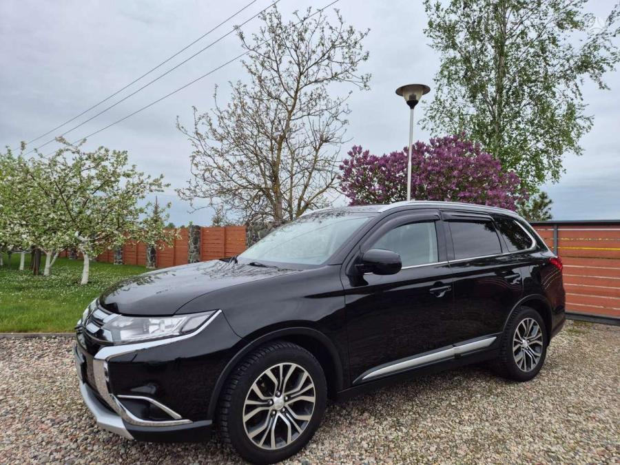 Melns Mitsubishi Outlander 2016 Marijampole, ar dzinēja tilpumu 2.00 L un nobraukumu 212 tūkst. km par 10800 €, foto 3 vietnē AUTOMOTO.COM.LV