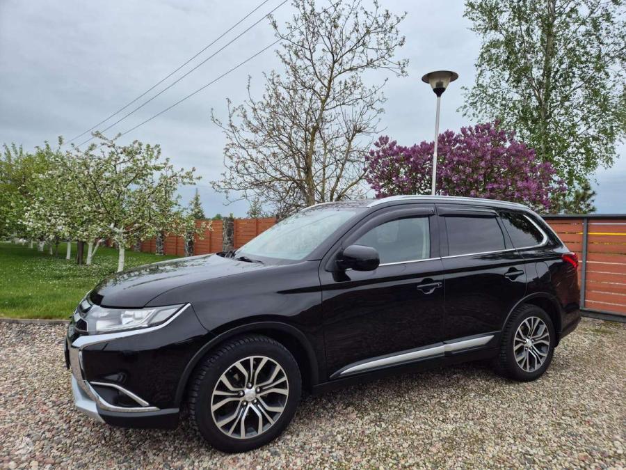 Melns Mitsubishi Outlander 2016 Marijampole, ar dzinēja tilpumu 2.00 L un nobraukumu 212 tūkst. km par 10800 €, foto 4 vietnē AUTOMOTO.COM.LV