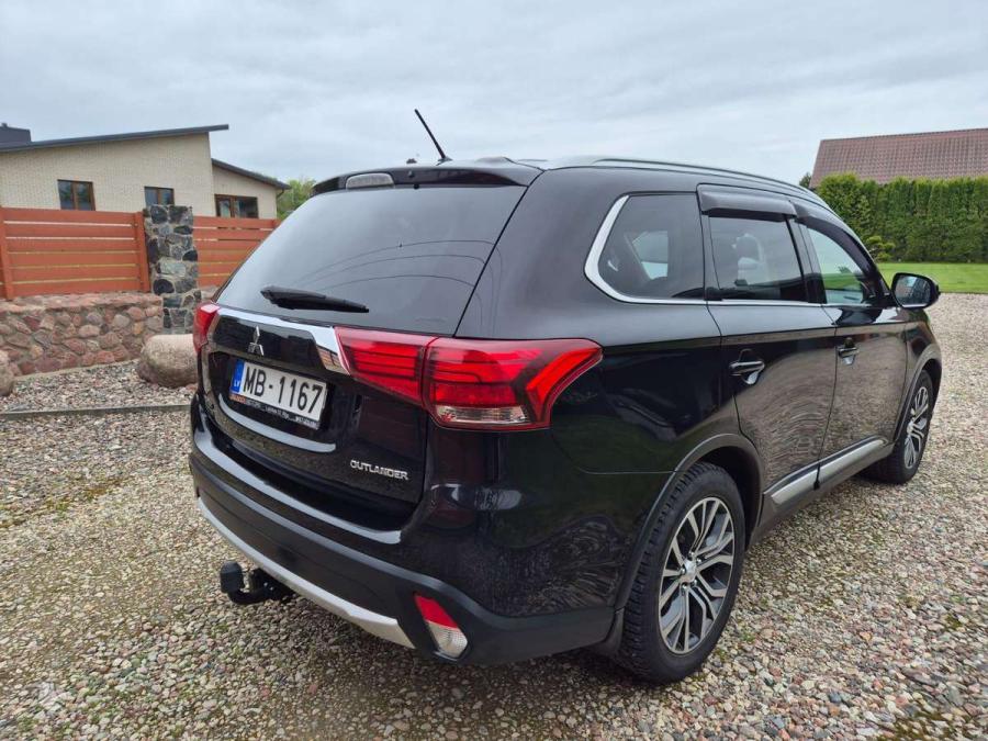 Melns Mitsubishi Outlander 2016 Marijampole, ar dzinēja tilpumu 2.00 L un nobraukumu 212 tūkst. km par 10800 €, foto 11 vietnē AUTOMOTO.COM.LV