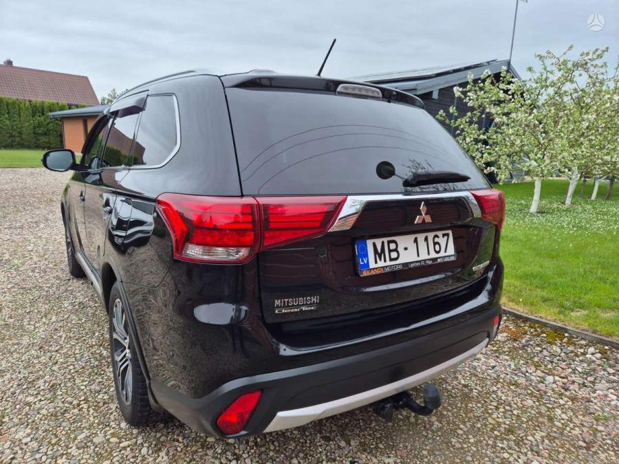 Melns Mitsubishi Outlander 2016 Marijampole, ar dzinēja tilpumu 2.00 L un nobraukumu 212 tūkst. km par 10800 €, foto 12 vietnē AUTOMOTO.COM.LV