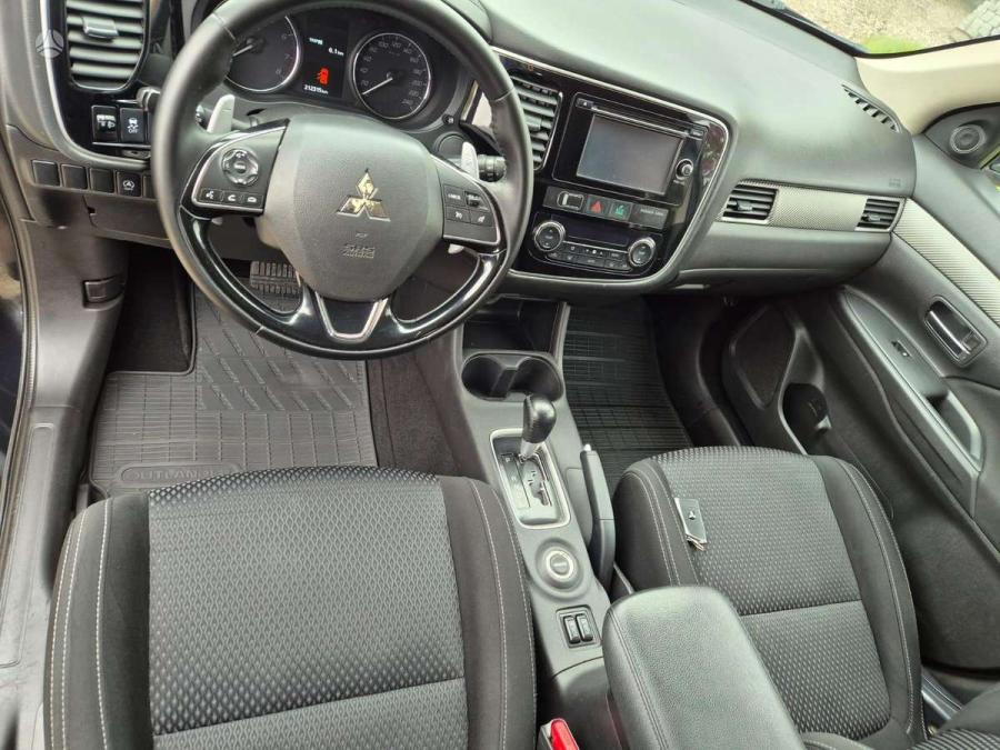 Melns Mitsubishi Outlander 2016 Marijampole, ar dzinēja tilpumu 2.00 L un nobraukumu 212 tūkst. km par 10800 €, foto 15 vietnē AUTOMOTO.COM.LV